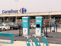Avec 850 bornes, Carrefour Énergies se revendique premier réseau de recharge de France. Vraiment ...